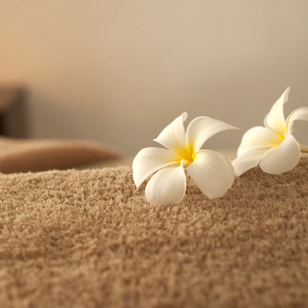 4 idées de massage à faire avec le Monoï - Hei Poa